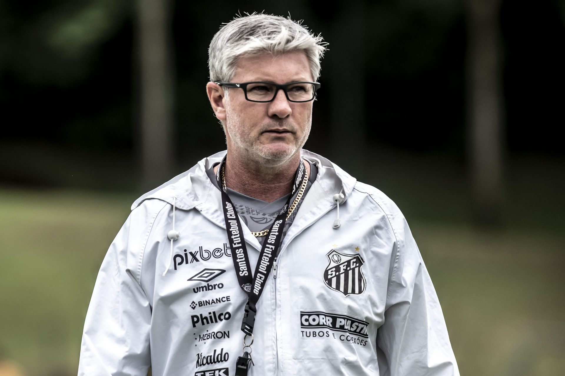 Lateral de 28 anos ‘encanta’ Odair Hellmann e pode assinar com o Santos ...