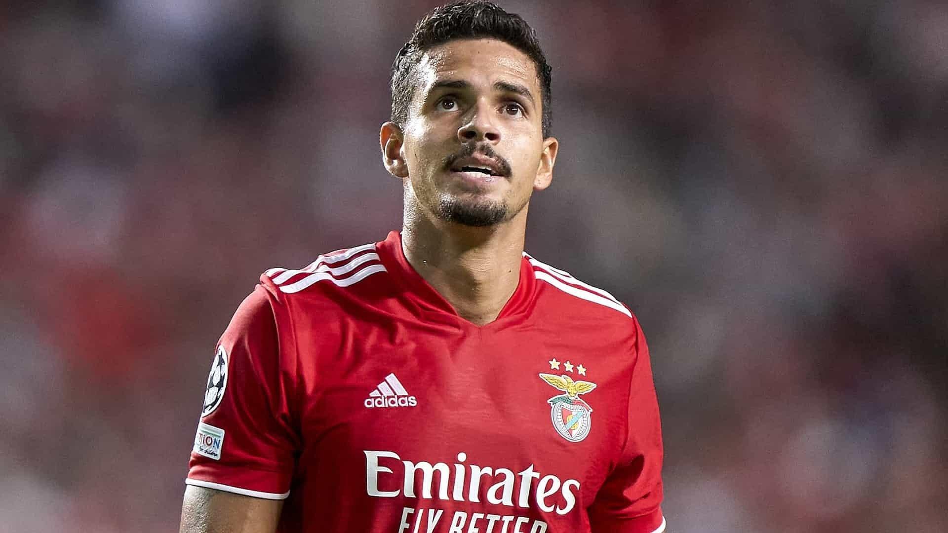 Benfica muda de ideia, topa liberar Veríssimo ao Santos e faz somente ...