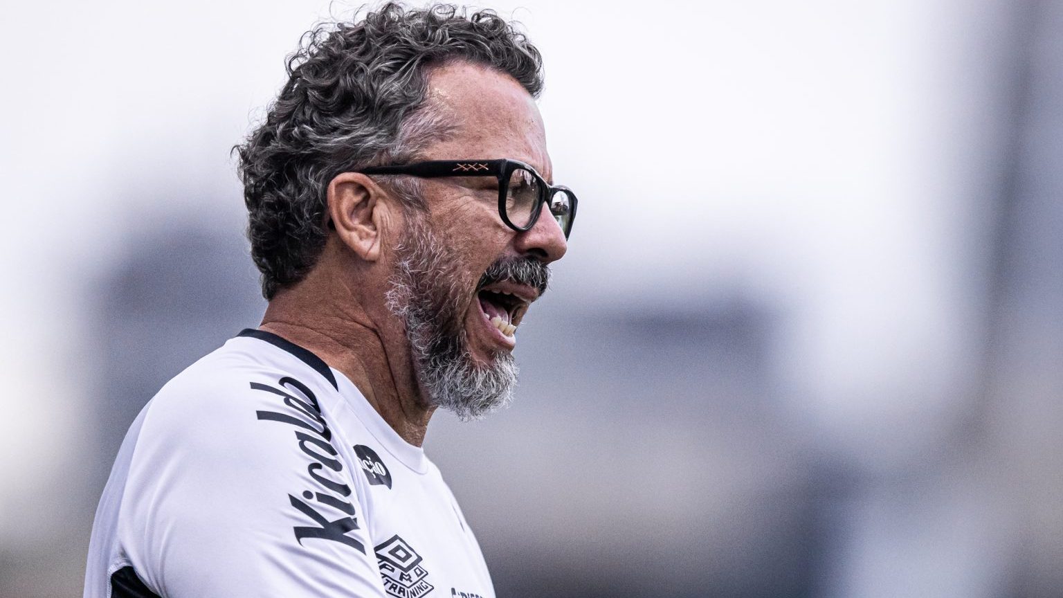 Alexandre Mattos decide se Santos continuará com Cléber Xavier – Santistas