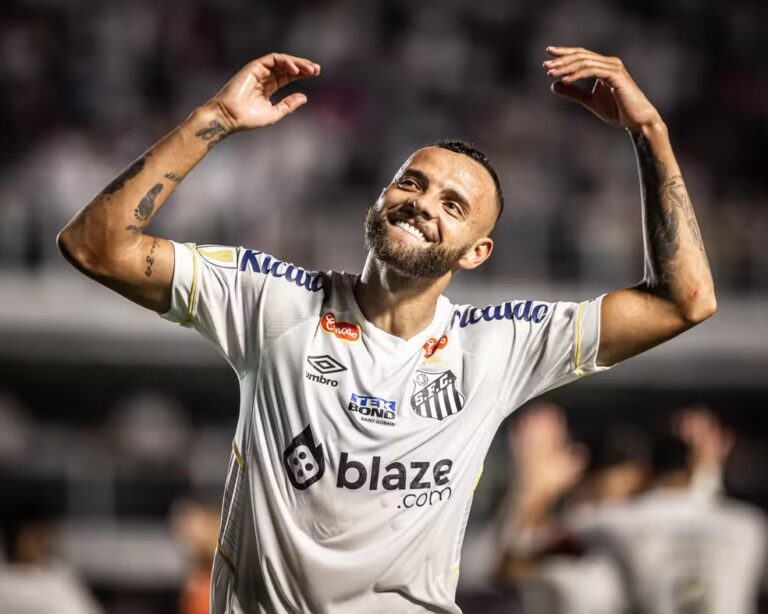Guilherme entra no radar de clubes da Série A, e futuro no Santos segue indefinido